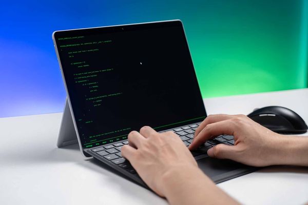 Tại sao dân Coder nên lựa chọn Surface Pro 8? | Viết bởi pro9net