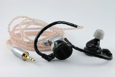 Tai nghe in-ear là gì? Tại sao in-ear lại phổ biến như vậy?