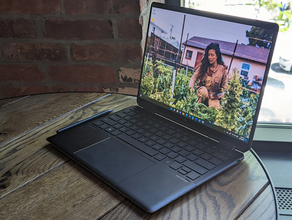 So sánh Surface Pro 9 và HP Spectre x360 (2023): Lựa chọn máy tính lai ...